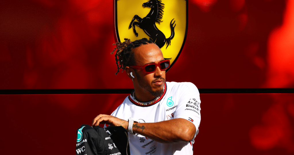 Lewis Hamilton disse SIM e faz a Ferrari fechar lista gloriosa da Fórmula 1
